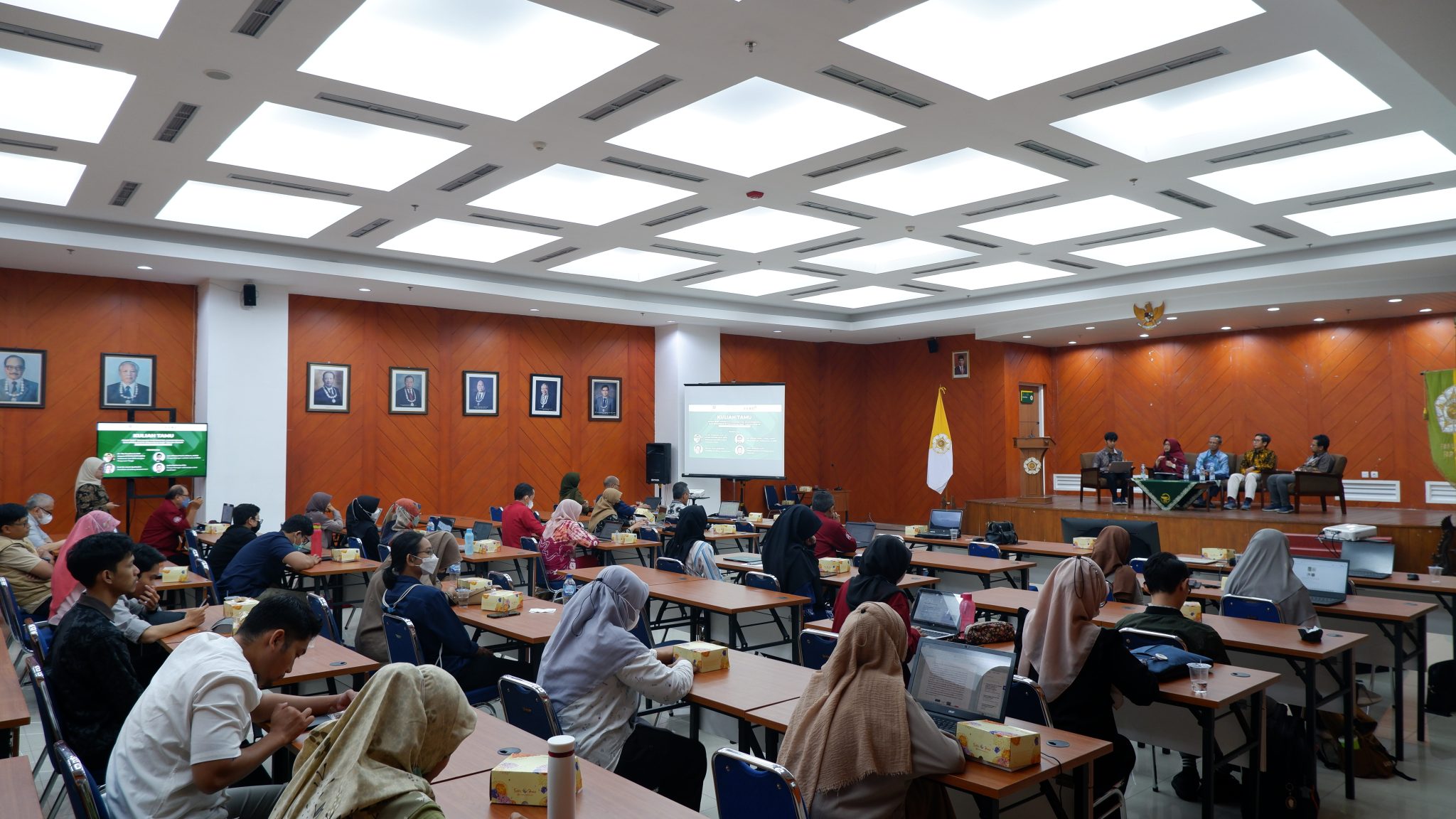 Farmasi UGM Gelar Kuliah Tamu dan Perkuat Jejaring Riset Bersama Pusat ...